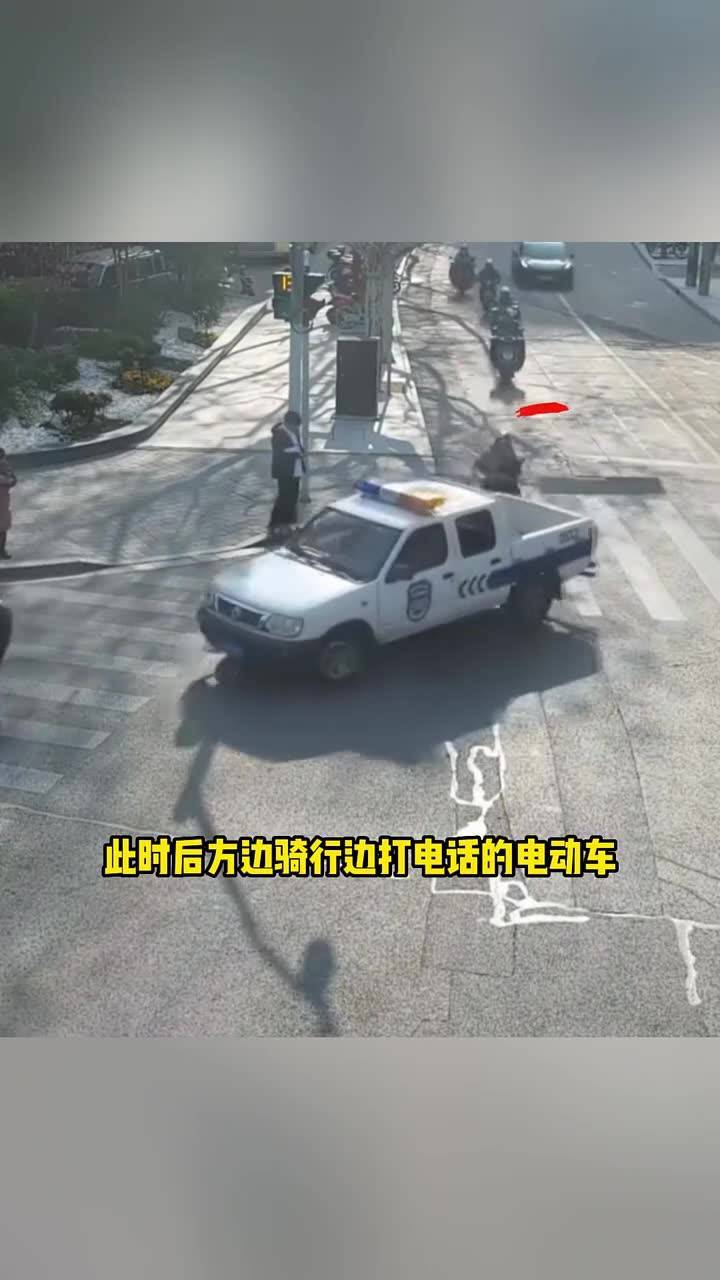 汽车:电动车撞皮卡,这个责任怎么判定