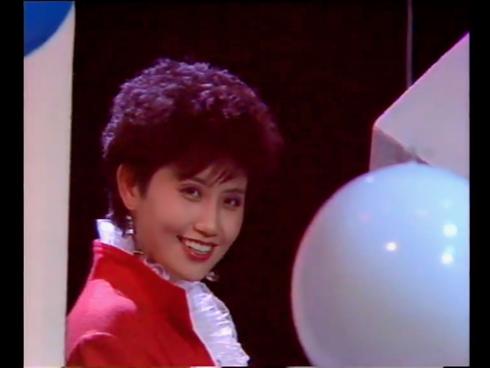 1986年就有内地女歌手把中性风玩得这么俏皮了 王虹-难忘的一刹MV ...