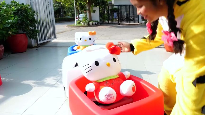 益智动画童谣儿歌,有趣的小姑娘拉着3只可爱的凯蒂猫去游玩