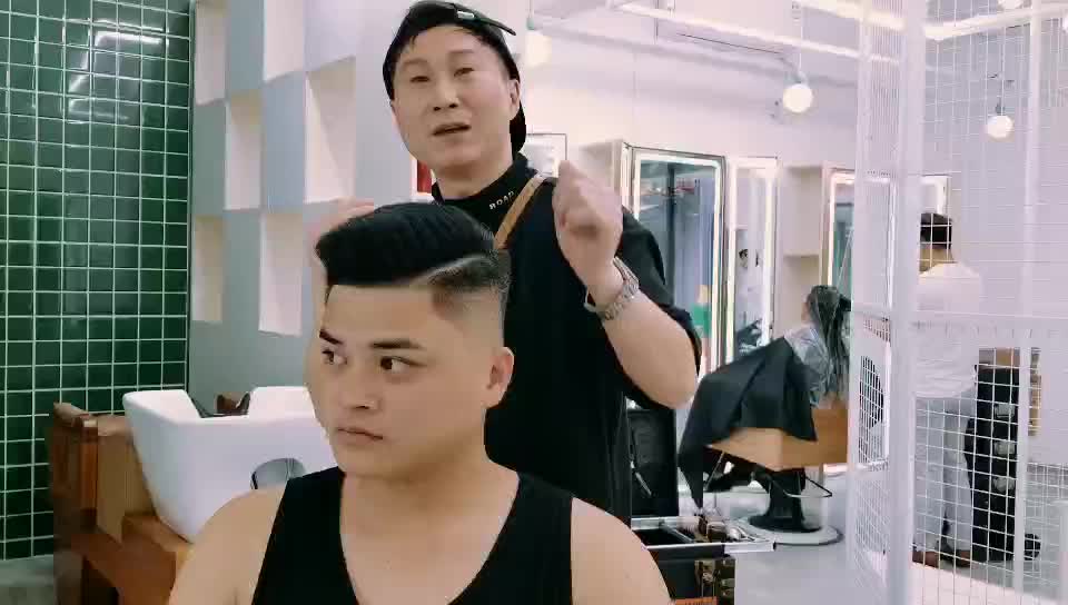公司设计师作品感觉怎么样,各位点评一下。
