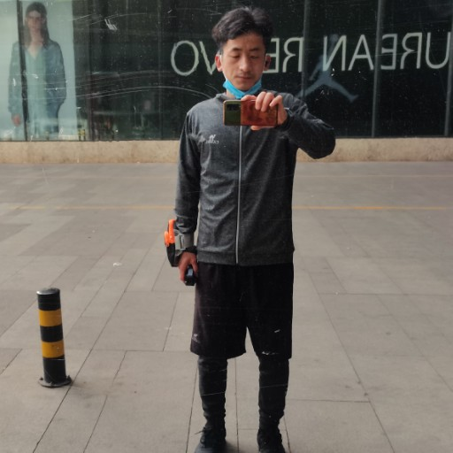 师占金 