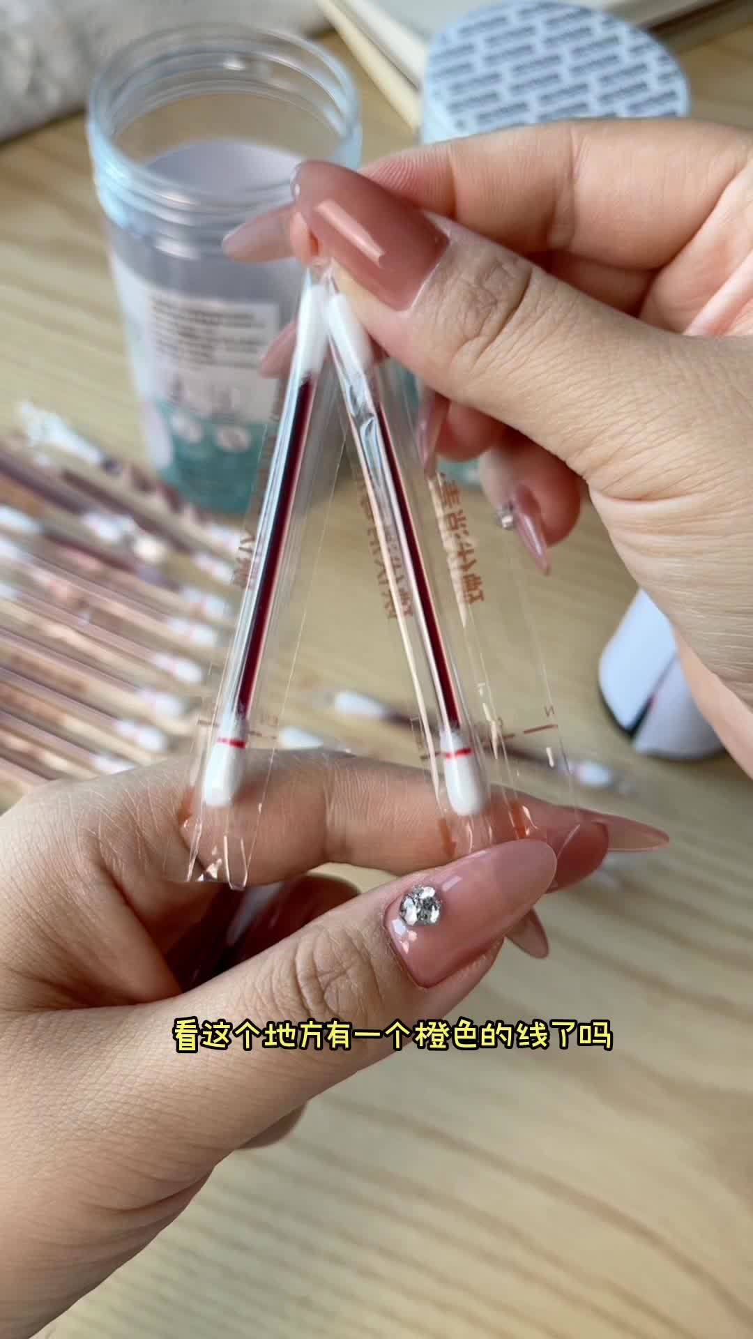 这种自带碘伏的棉签真的太方便啦,尤其夏天蚊虫叮咬多,随身带着用...