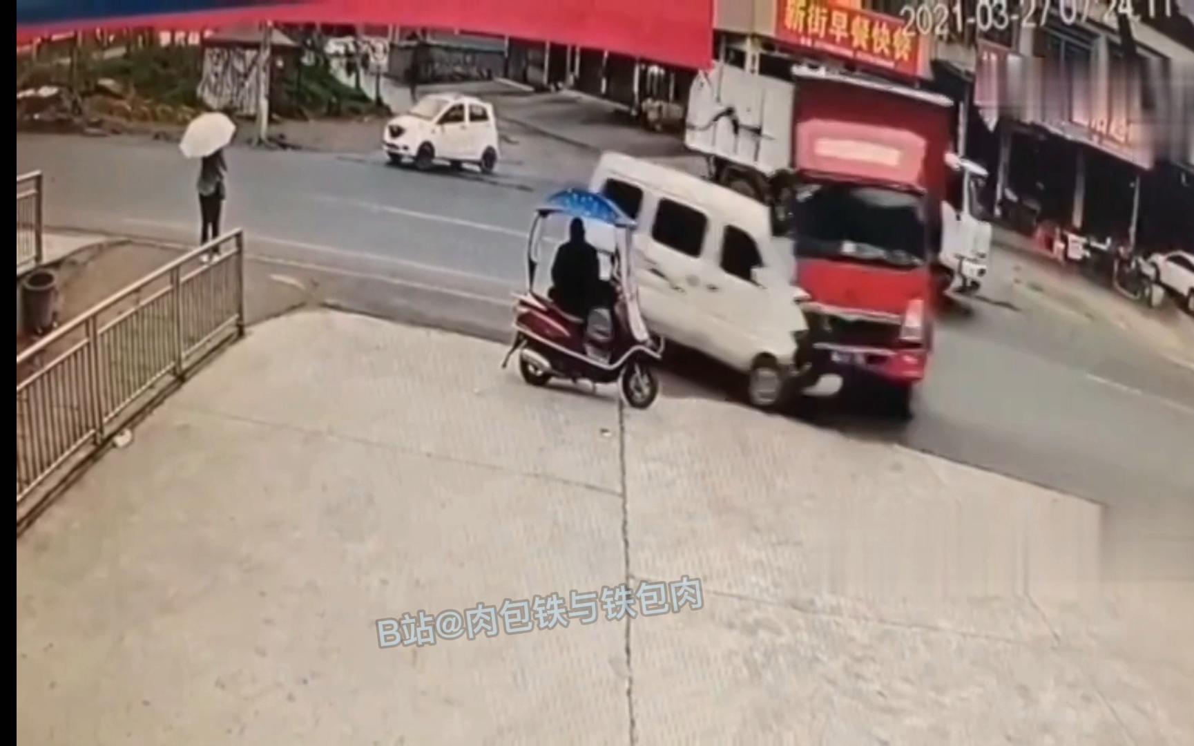 让人心跳加速的车祸视频!