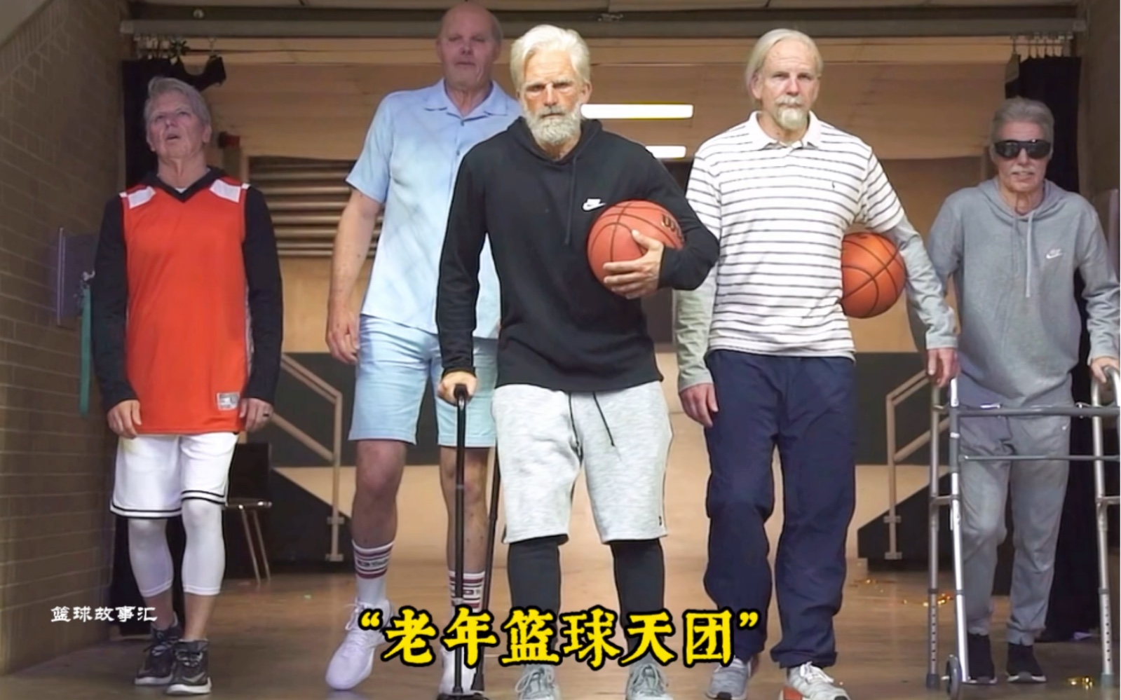 球场老大爷的神级投篮,真是太飒了