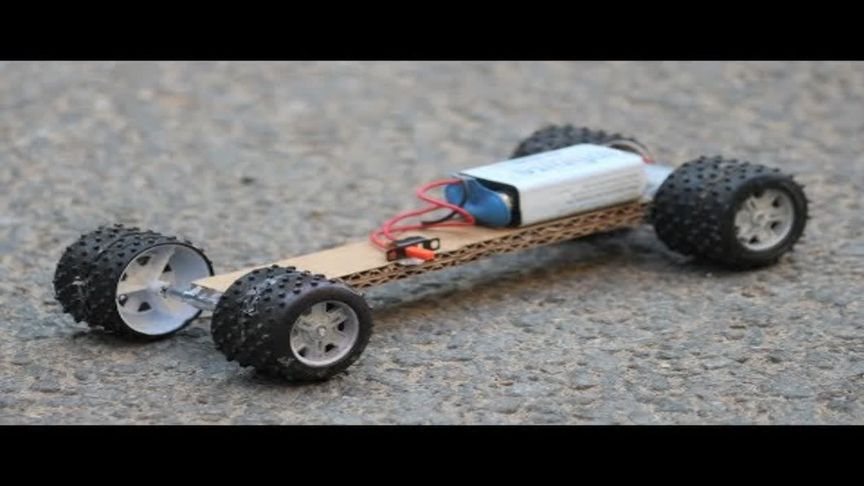 超炫酷!如何用纸板和马达DIY一电动玩具汽车