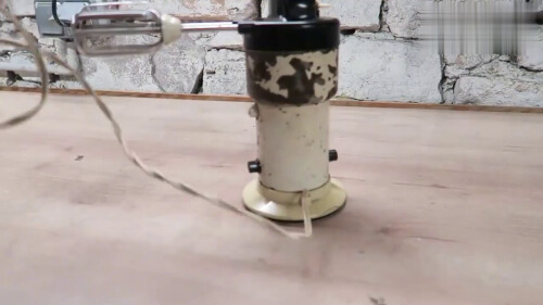 牛人手工修复70年的搅拌器,成品再用几年不成问题