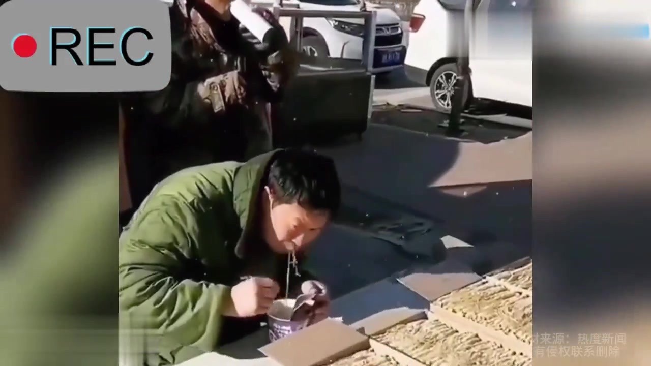 买东西还有这样讨价的?买家一句话把摊主都整懵了!