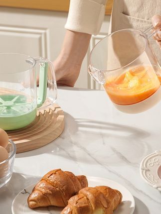 这个多功能打蛋杯的设计真的太懂生活了,冬天用它淘米也不会湿手了,...