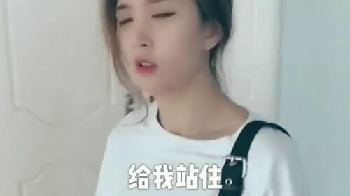兄弟看你媳妇表情,应该跑不掉咯