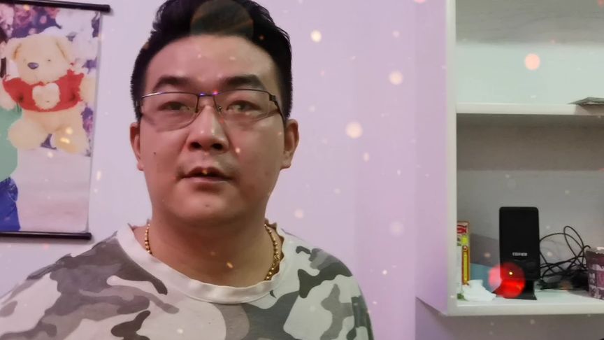 老小伙的广发信用卡限制刷卡了,急得他寻找解决办法