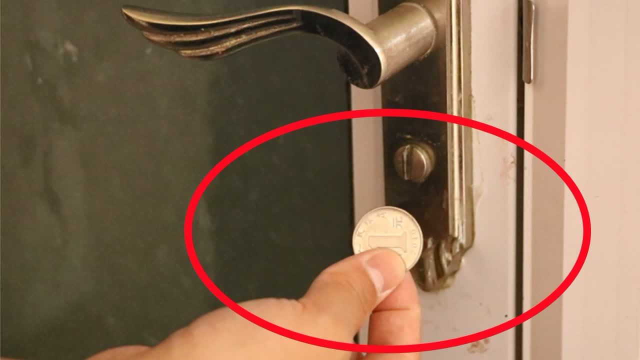 门被反锁了别着急,不用找开锁师傅,.