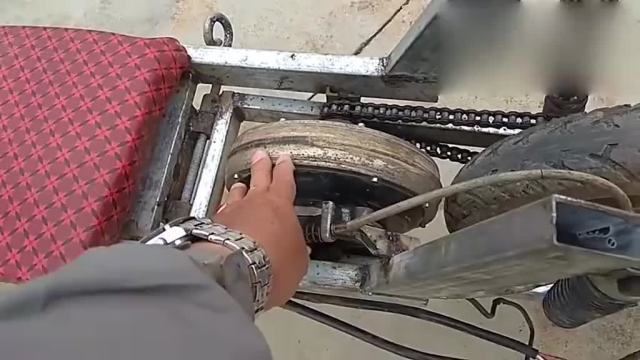 农村大哥改造小型电动三轮车,动力十足#三轮车跑得快