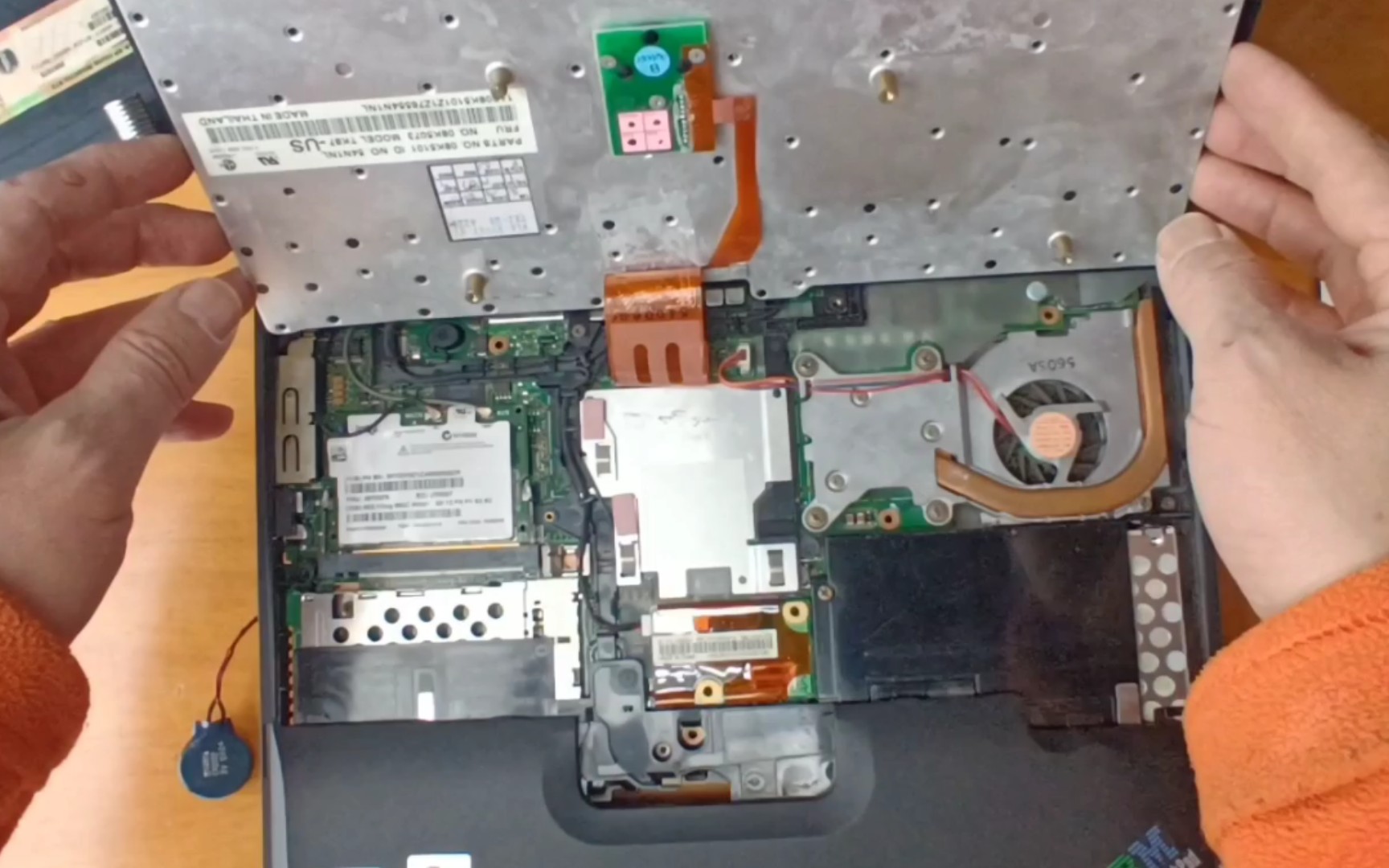 IBM笔记本电脑拆解。ThinkPad。满满黑科技。高端笔记本,联想的高端...