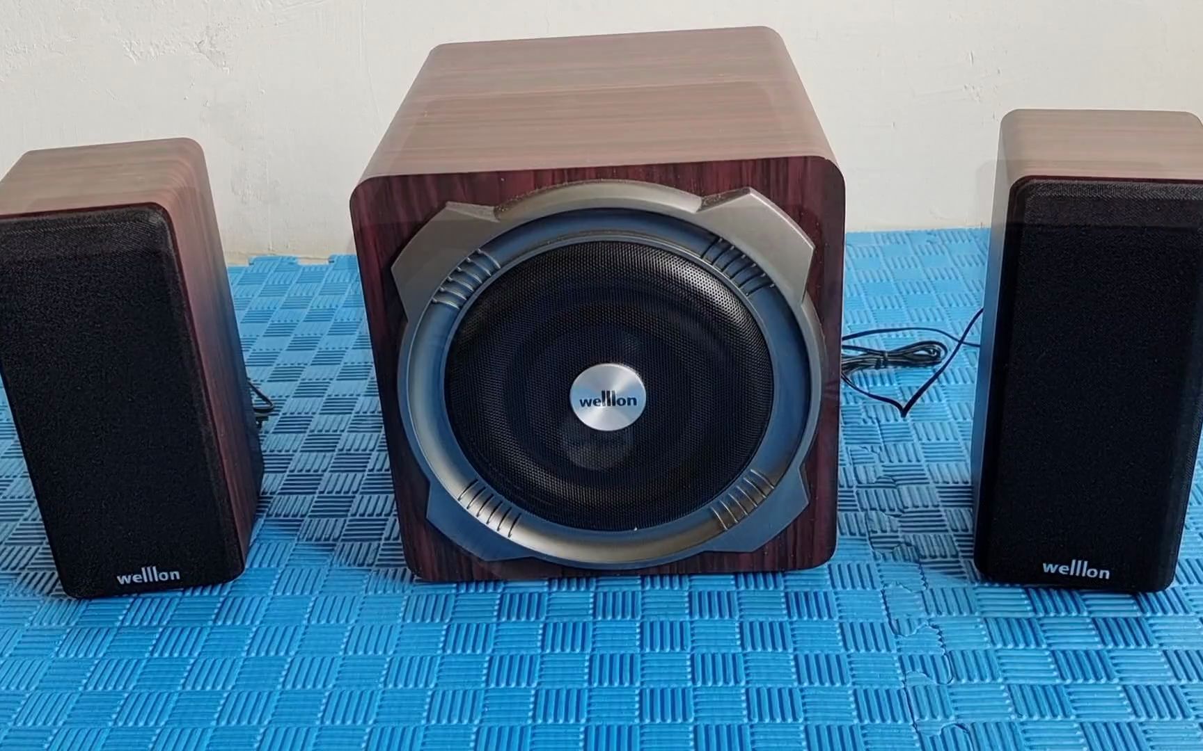 第01集-多媒体2.1音箱使用与连接声卡UR242的教程