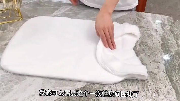 #这是一次性无纺布围裙,家里有老人小孩的用着方便又卫生