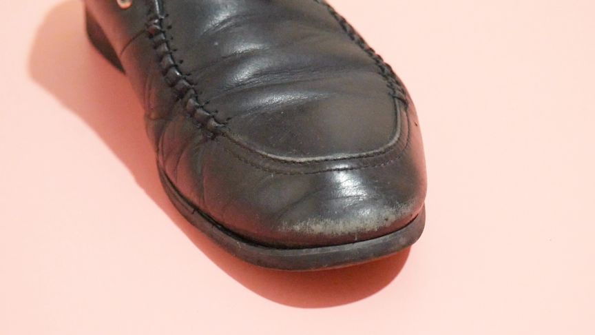 皮鞋出现划痕别急着扔,教你一个小妙招,轻松修复划痕不留痕迹