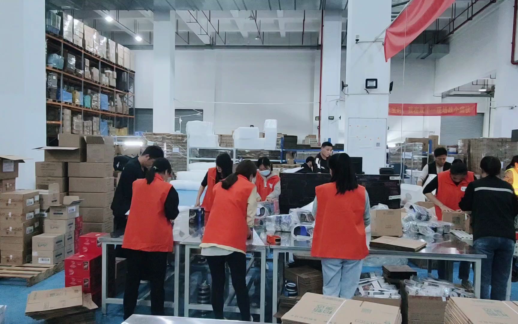 电商大促 | 实拍电商云仓仓库打包发货现场,各位小主坐等收货吧