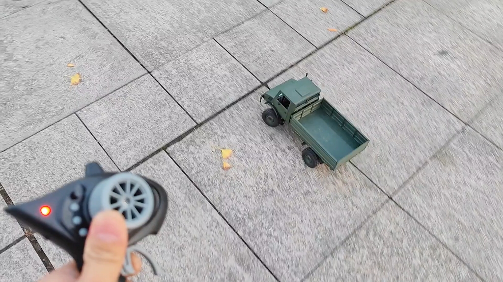 兰达模型 1:12 乌尼莫克改装370双马达,芯片和换挡