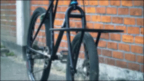 给普通自行车换上这前轮,秒变电动车,还有承重30公斤的货架