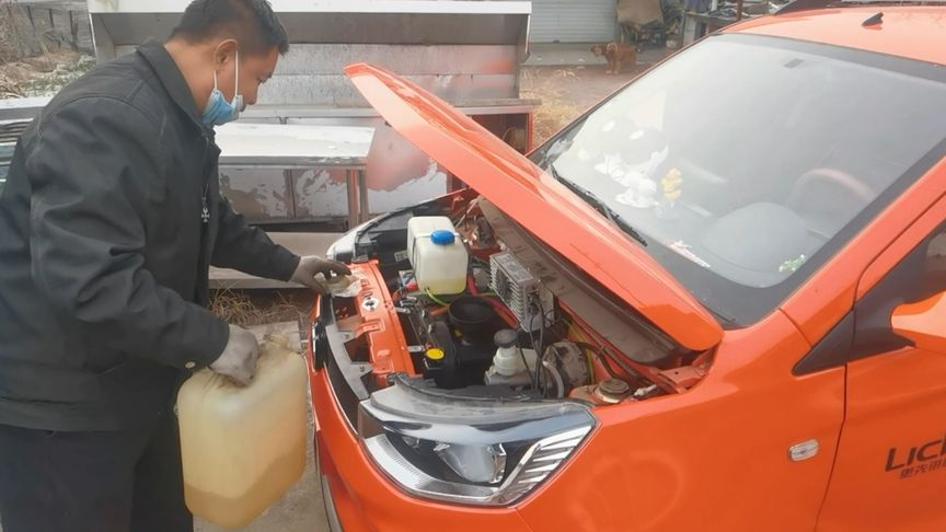 今天安装一台丽驰电动车水冷增程器跟柴油暖风机分享怎样安装