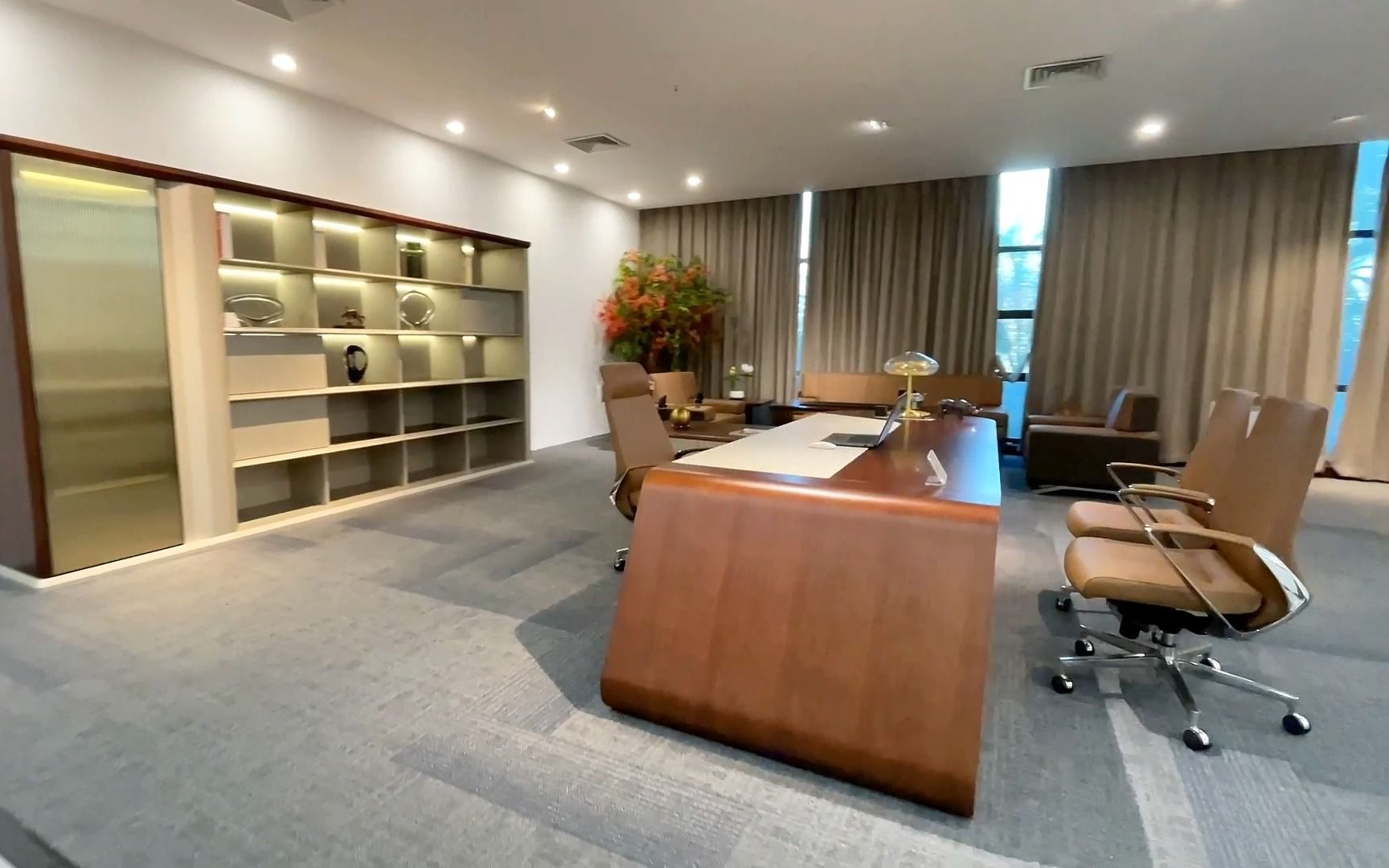 #一镜到底 ,感受出自新加坡室内设计师协会推荐品牌的办公家具,觉度...