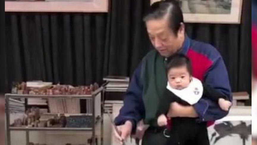 83岁福娃之父韩美林老来得子,曾有4段婚姻,妻子小他28岁