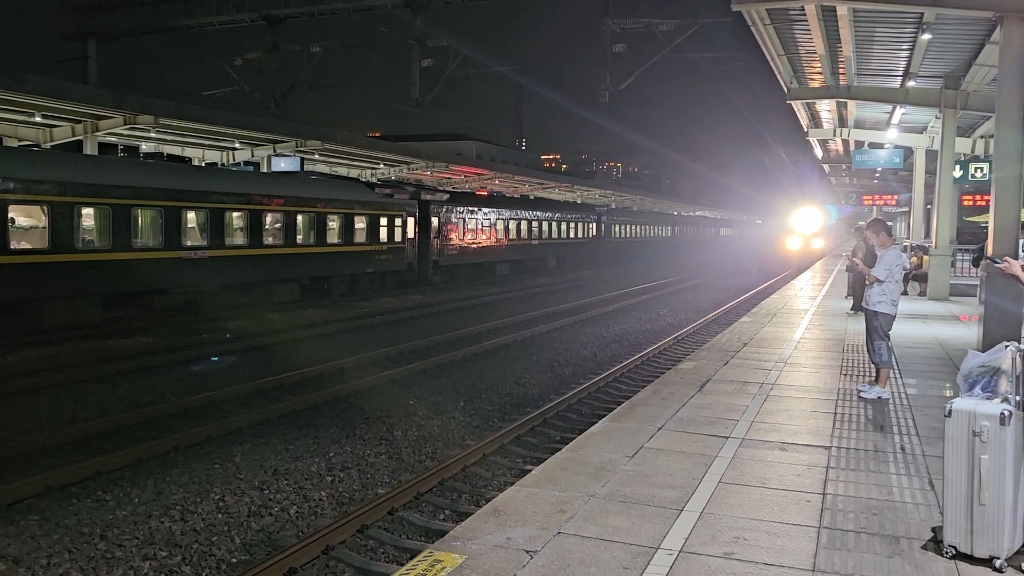 乘坐K424(成都西→宁波)返回宁波,列车晚点12分钟到达诸暨站