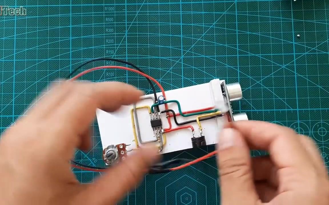 使用超声波传感器的障碍物检测电路