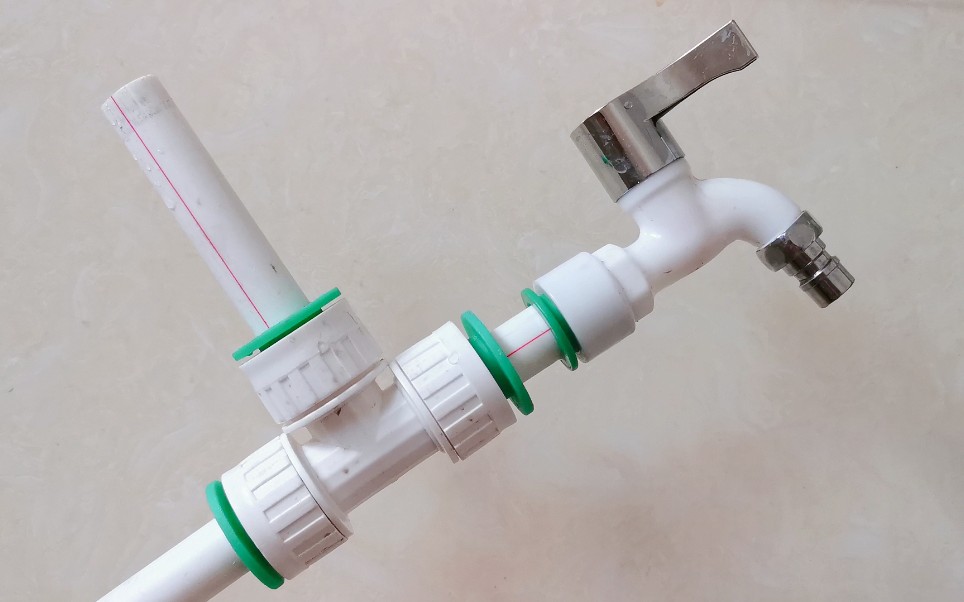 水管阀门关死了还是漏水,物业电工什么招都用了,只能这样解决了