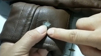 皮衣刮破了洞怎么办?不用急,老裁缝教你3招轻松修复,简单又省钱!
