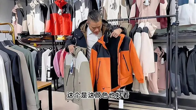 为什么实体店都在这里拿货,90白鹅绒羽绒服中长款,三合一冲锋衣
