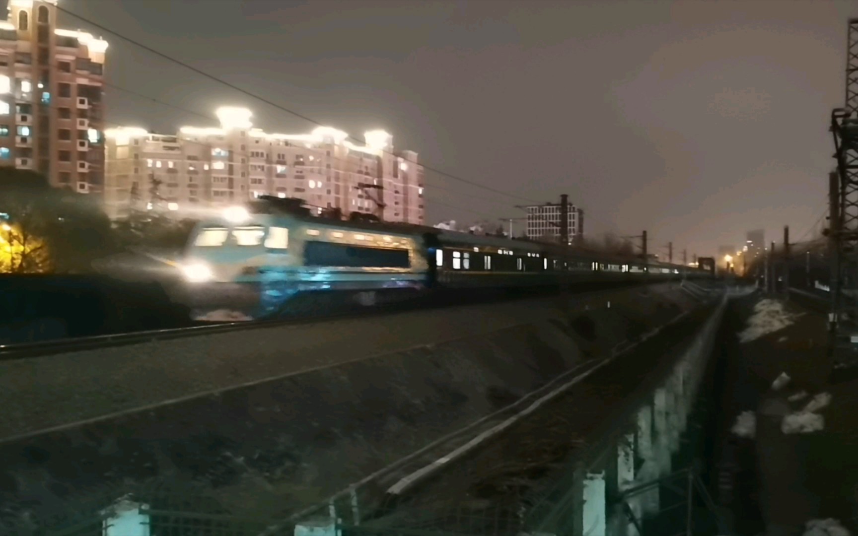 【中国铁路】上局沪段SS80004牵引K336次列车通过莲花路站机位