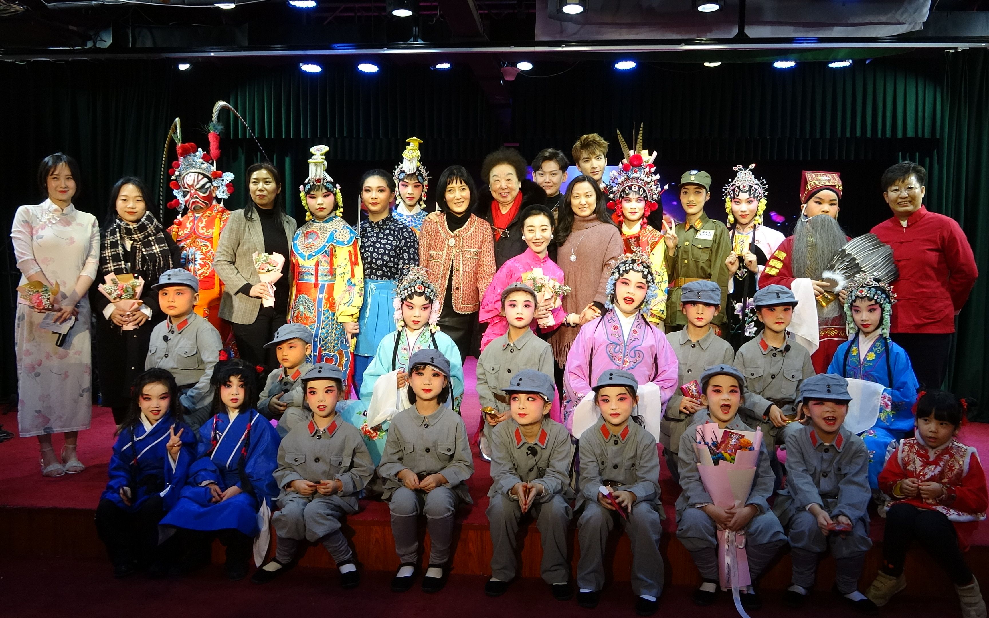 新国风戏曲教育寒假集训班汇报演出《戏娃闹元宵》台前幕后~专访...