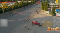 电动车闯红灯被撞飞,交警:骑手负全部责任