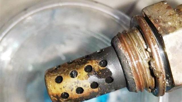 发动机换氧传感器有用?其实很多车主不懂,汽修工:别花冤枉钱!