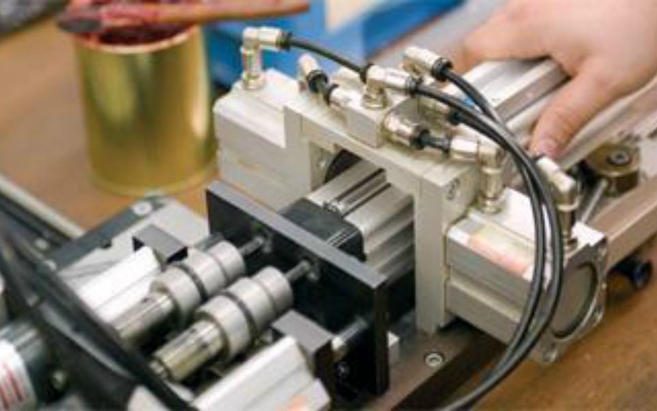 无杆气缸升降机设计原理来了!什么叫二位五通电磁阀?