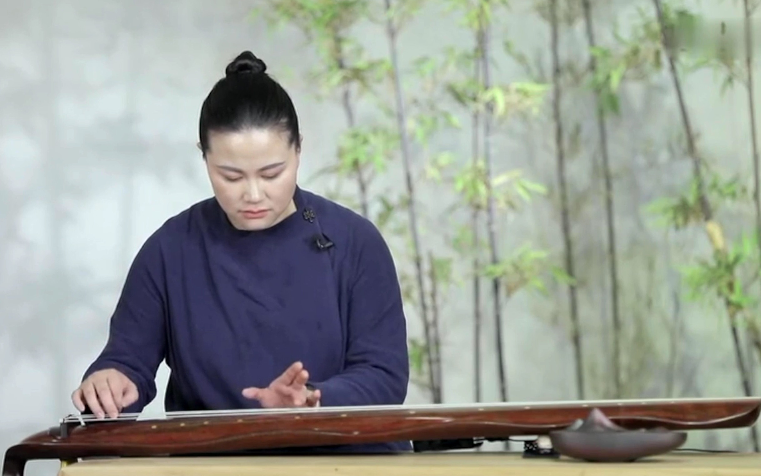 巫娜老师超凡脱俗的古琴经典演奏