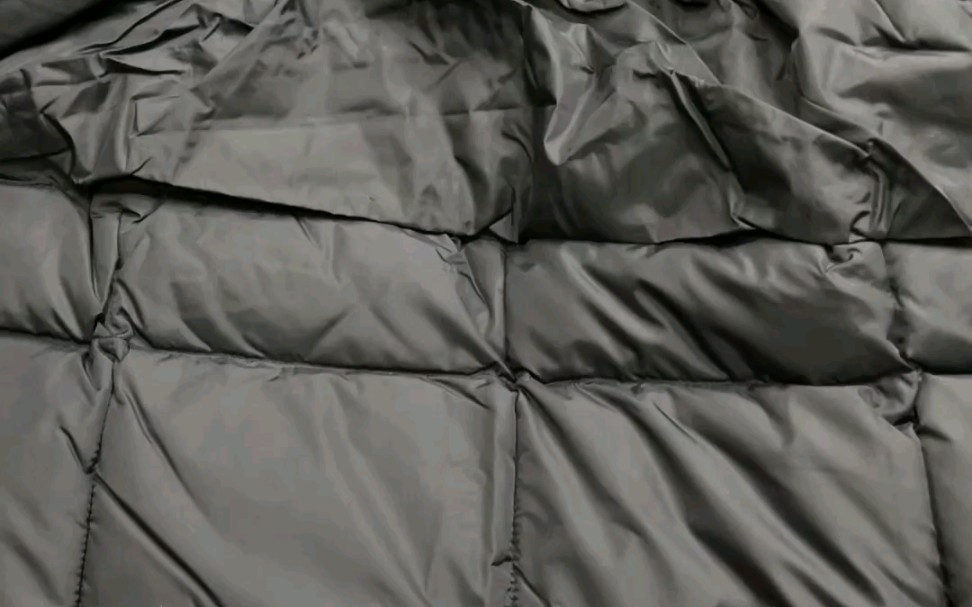 加拿大鹅羽绒服充绒量小展示
