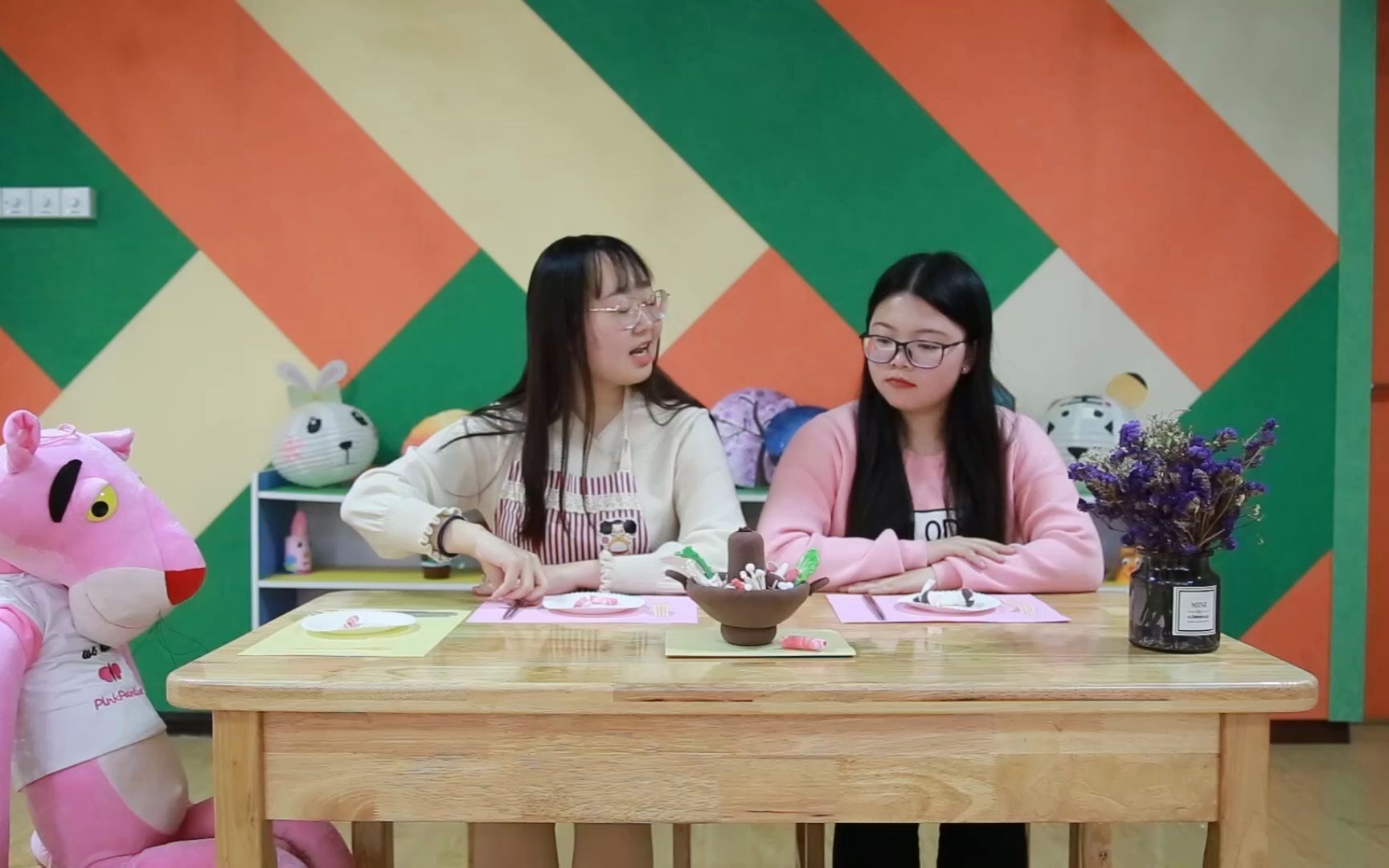 微课堂 大班社会《餐桌礼仪》 让幼儿学会正确用餐并学会珍惜粮食...