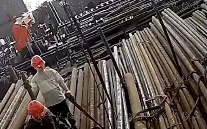 起重伤害事故,抽出吊装带,工件滑落伤人