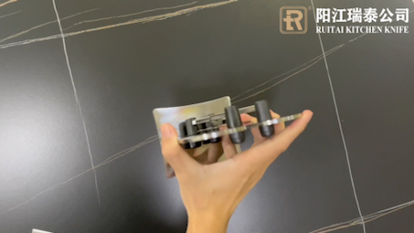 新款心形磨刀器,430不锈钢搭配钨钢砂轮材质,轻松研磨秒变锋利,新颖...