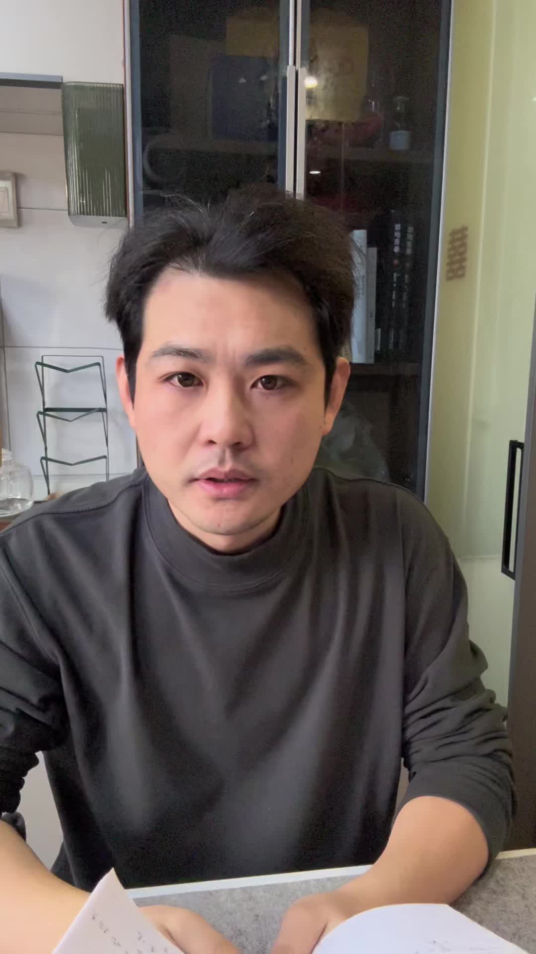 今天是大年初四,我的年是在这样的词语里度过的—“颠倒黑白、混淆...