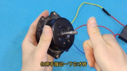 电风扇嗡嗡响,插上电不转圈没风怎么办?教你一招,自己就能修好