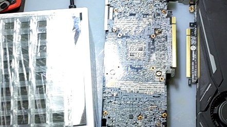 2080ti显卡,11G给改22G,显存要换成2G一个的三星颗粒BM-HC14得,换...