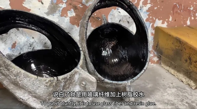 巴铁古法制作头盔,程序超复杂,原料竟采用玻璃纤维