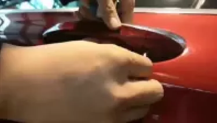 奔驰车机械钥匙开车门功能介绍