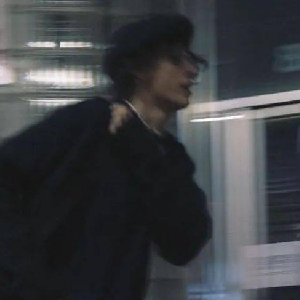 音盲小余 