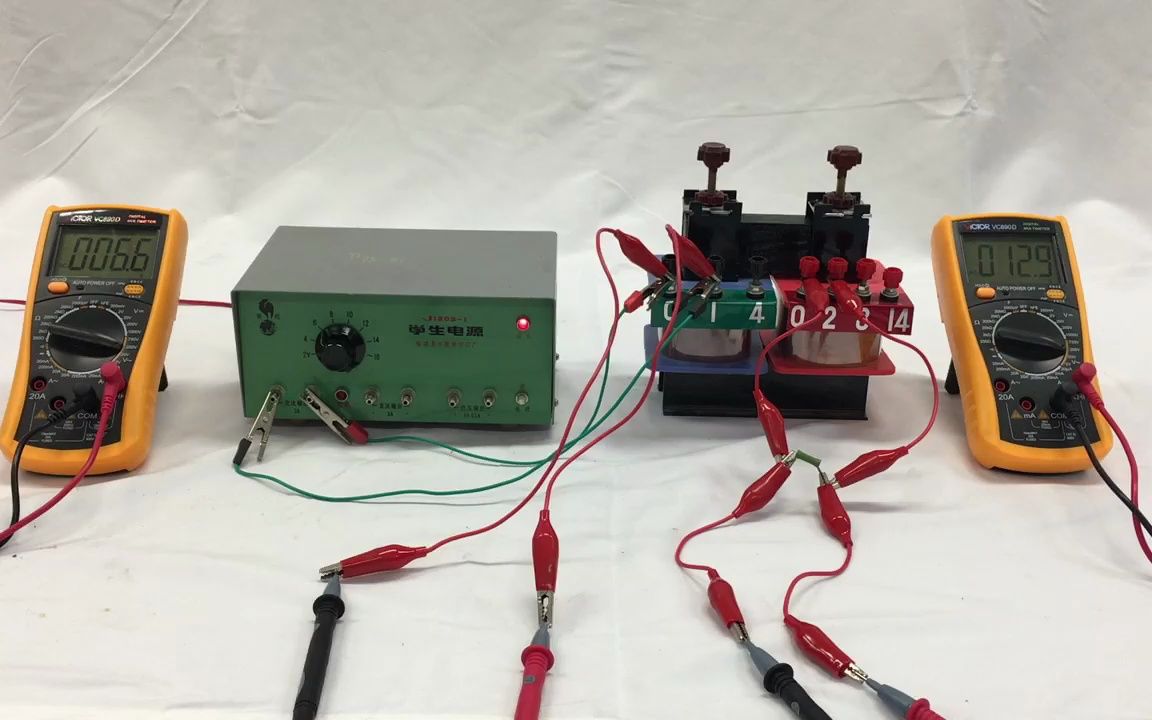 探究变压器线圈两端电压与匝数的关系