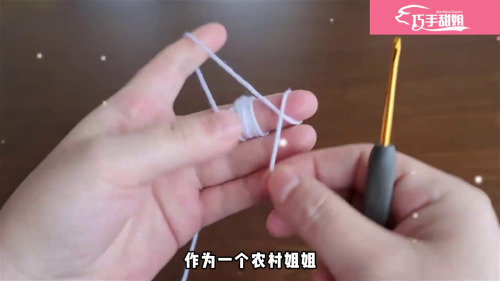 简单的钩针技术,农村小妹靠它月入上万,邻居直夸大学生就是厉害