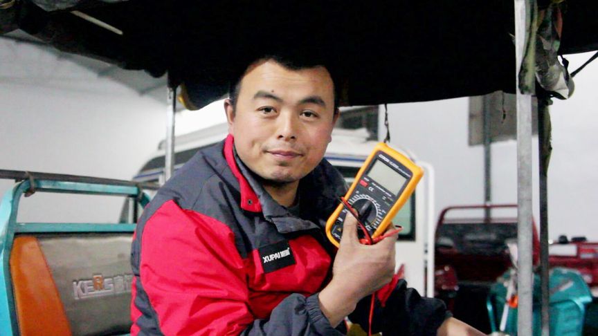 电动电瓶车“耗电快”,充10个小时没反应?师傅教你解决